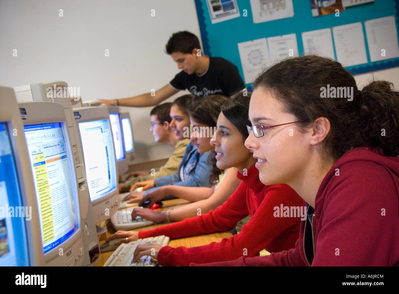 COMPUTER CLASSROOM PUPILS STUDENTS SCREENS Multicultural 15-17years ...