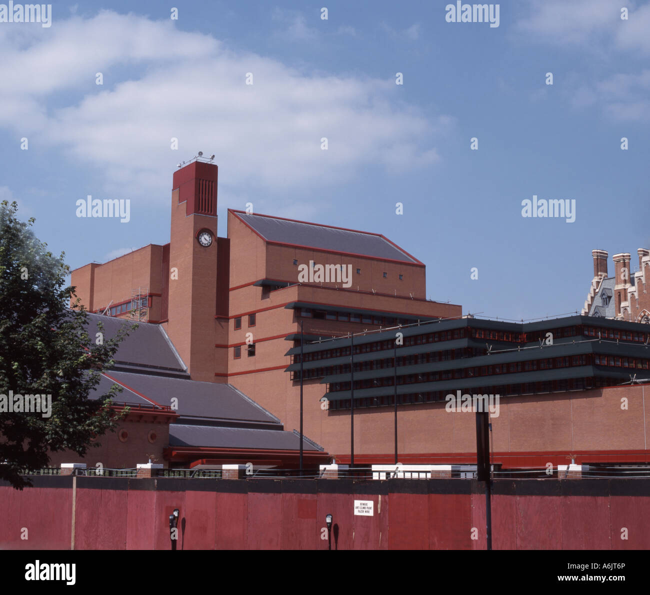 British library outside london hi-res stock photography and images - Alamy