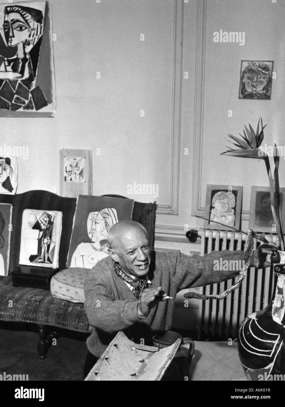 PABLO PICASSO Spanish artist at his Cannes villa about 1956 Stock Photo ...