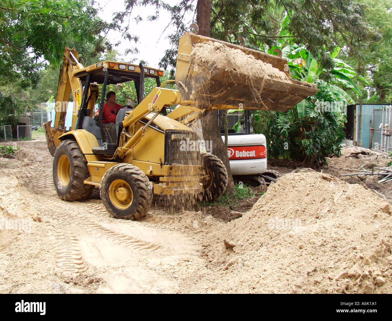 Bulldozer pushing dirt hi-res stock photography and images - Alamy
