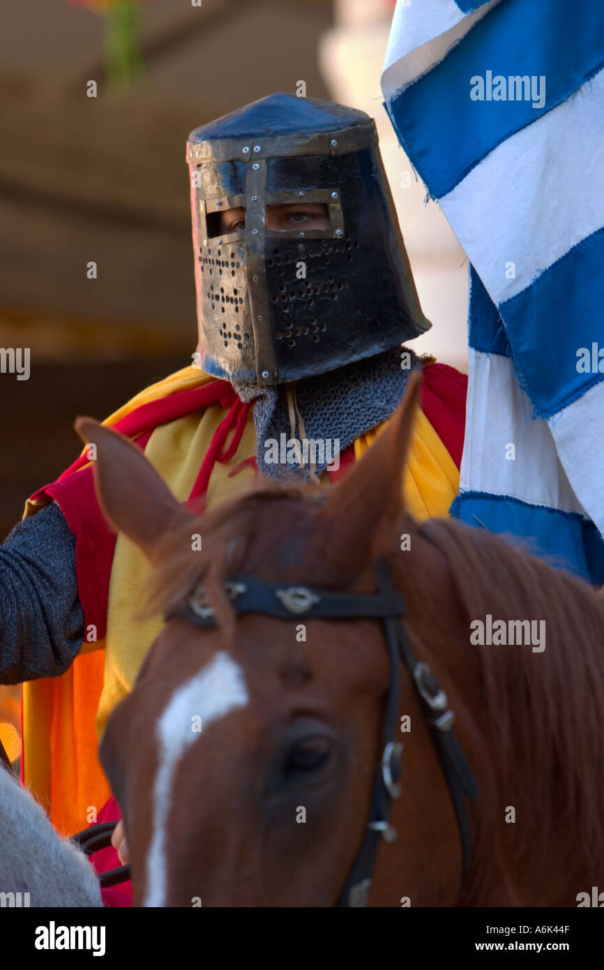 Medieval knight horseback hi-res stock photography and images - Alamy