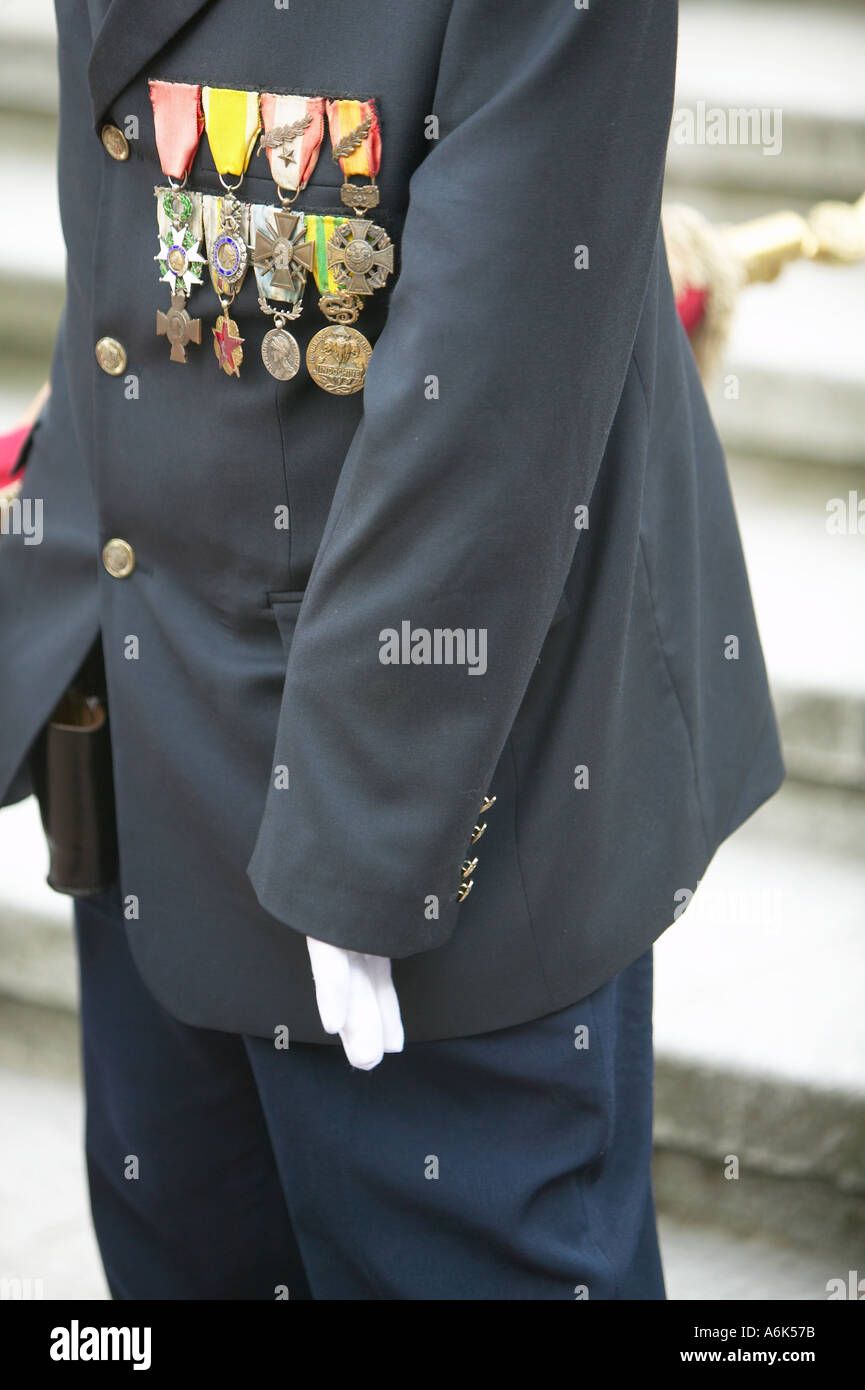 Missing arm hi-res stock photography and images - Alamy