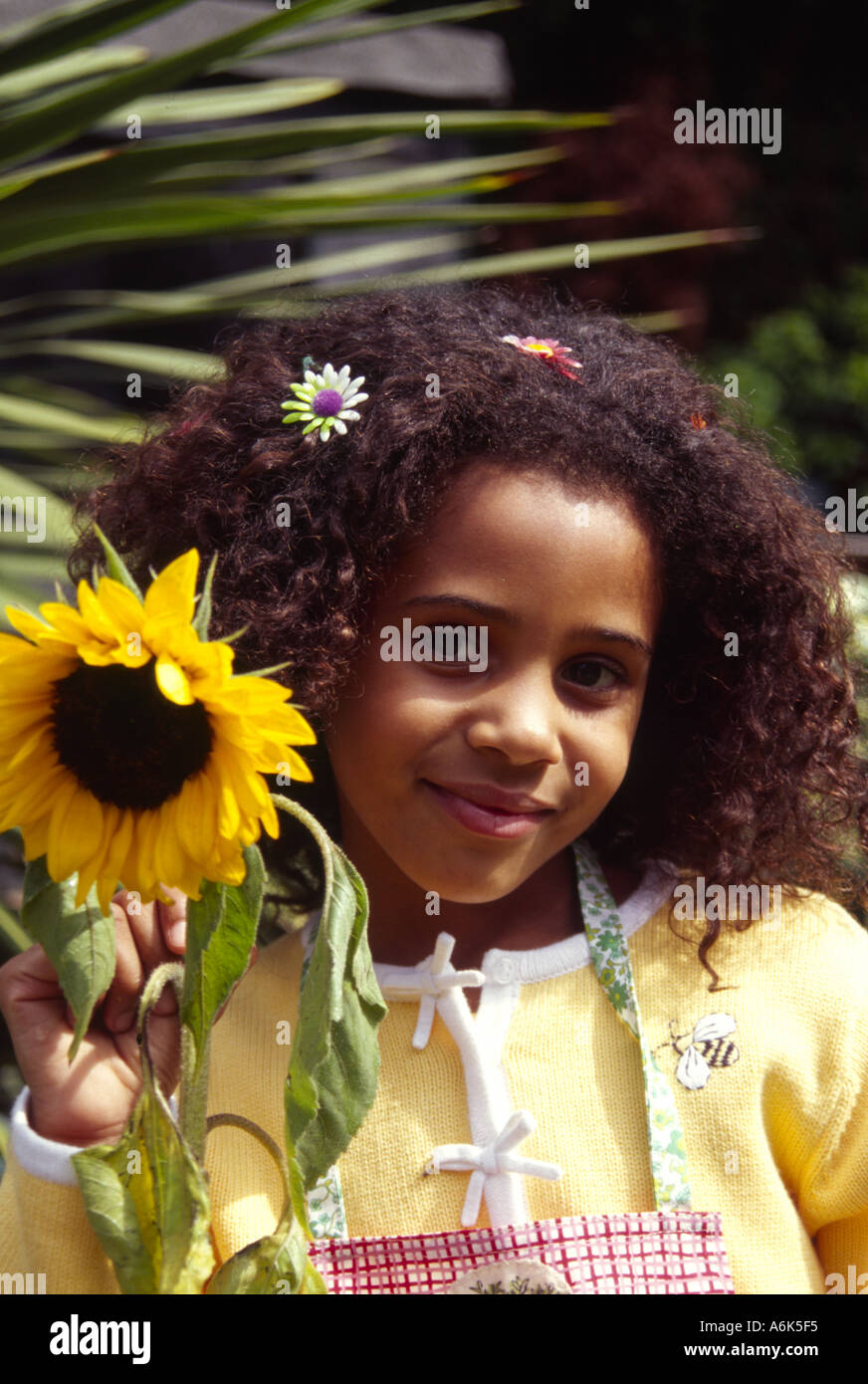 Black girl garden sunflower hi-res stock photography and images - Alamy