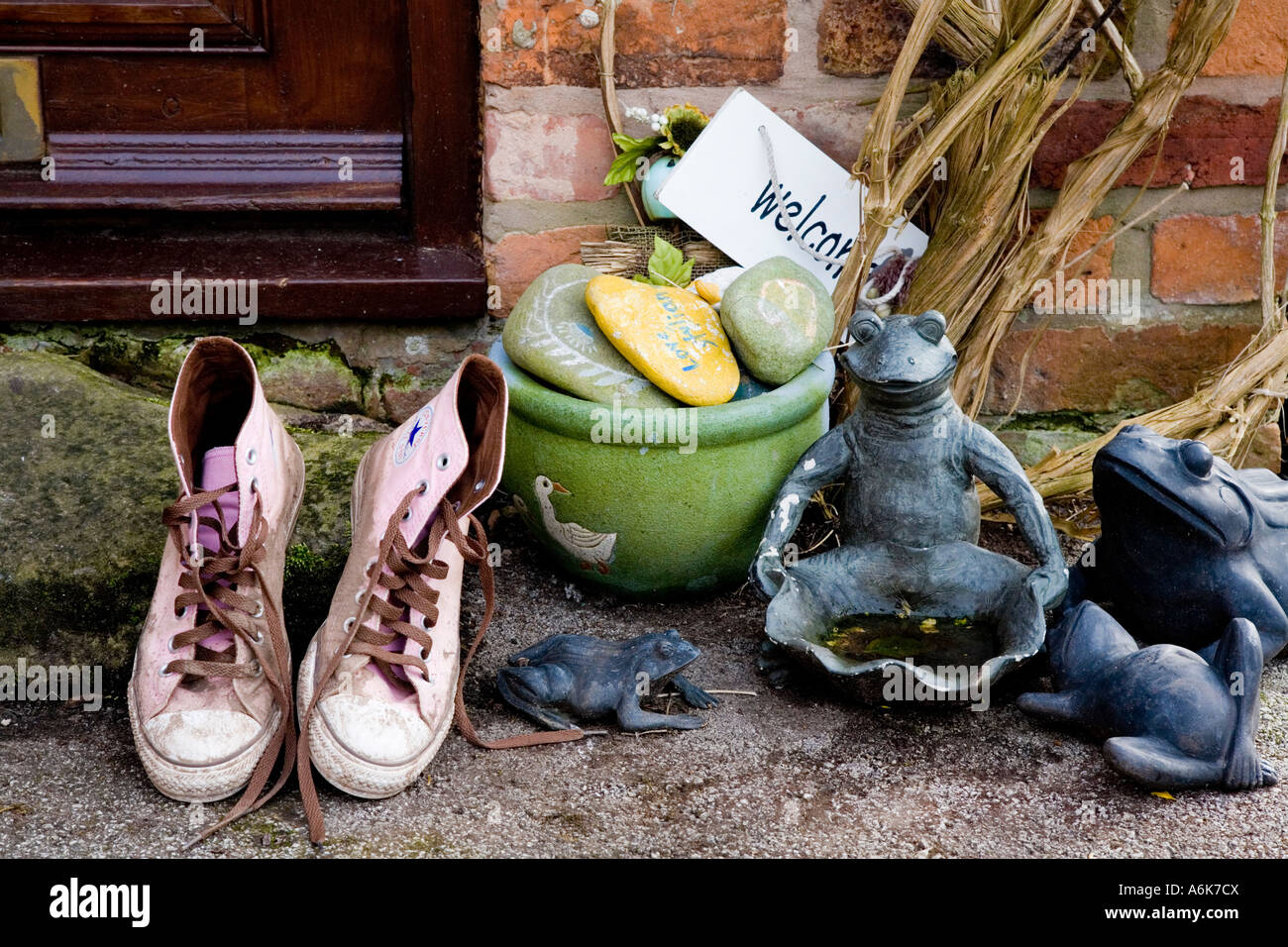 Doorstep life hi-res stock photography and images - Alamy