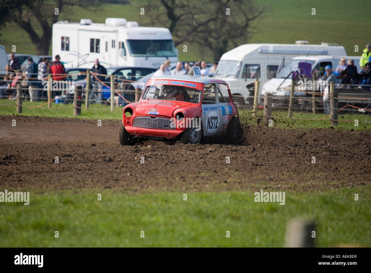 Autograss racing from the north Wales Autograss club, Broughton near ...
