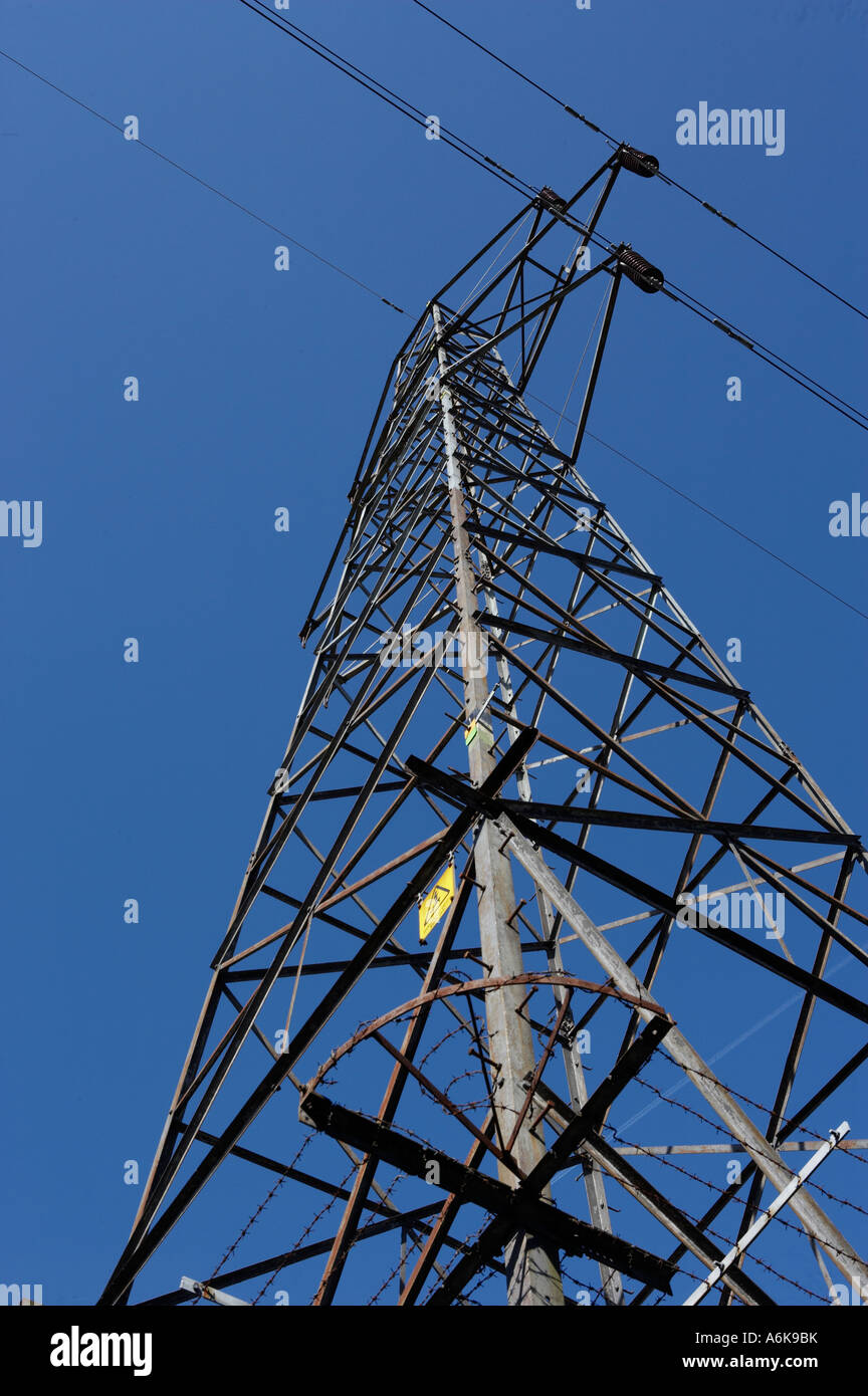 ELECTRICITY PYLON AND CABLES WITH BLUE SKY Stock Photo - Alamy