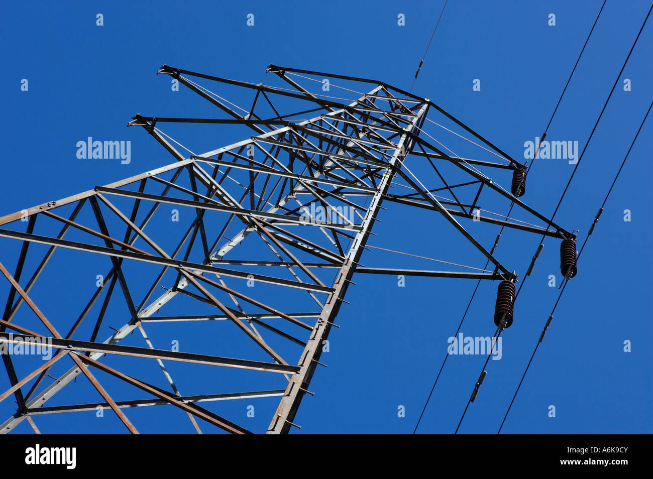 ELECTRICITY PYLON AND CABLES WITH BLUE SKY Stock Photo - Alamy