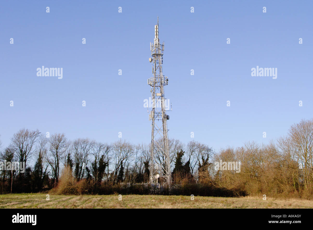 communication mast standing in the UK countryside Stock Photo - Alamy