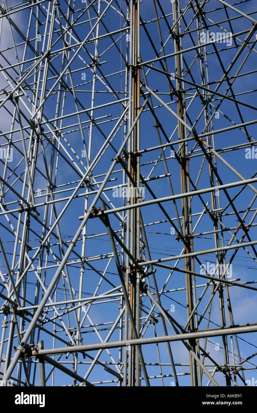 Metal maze hi-res stock photography and images - Alamy