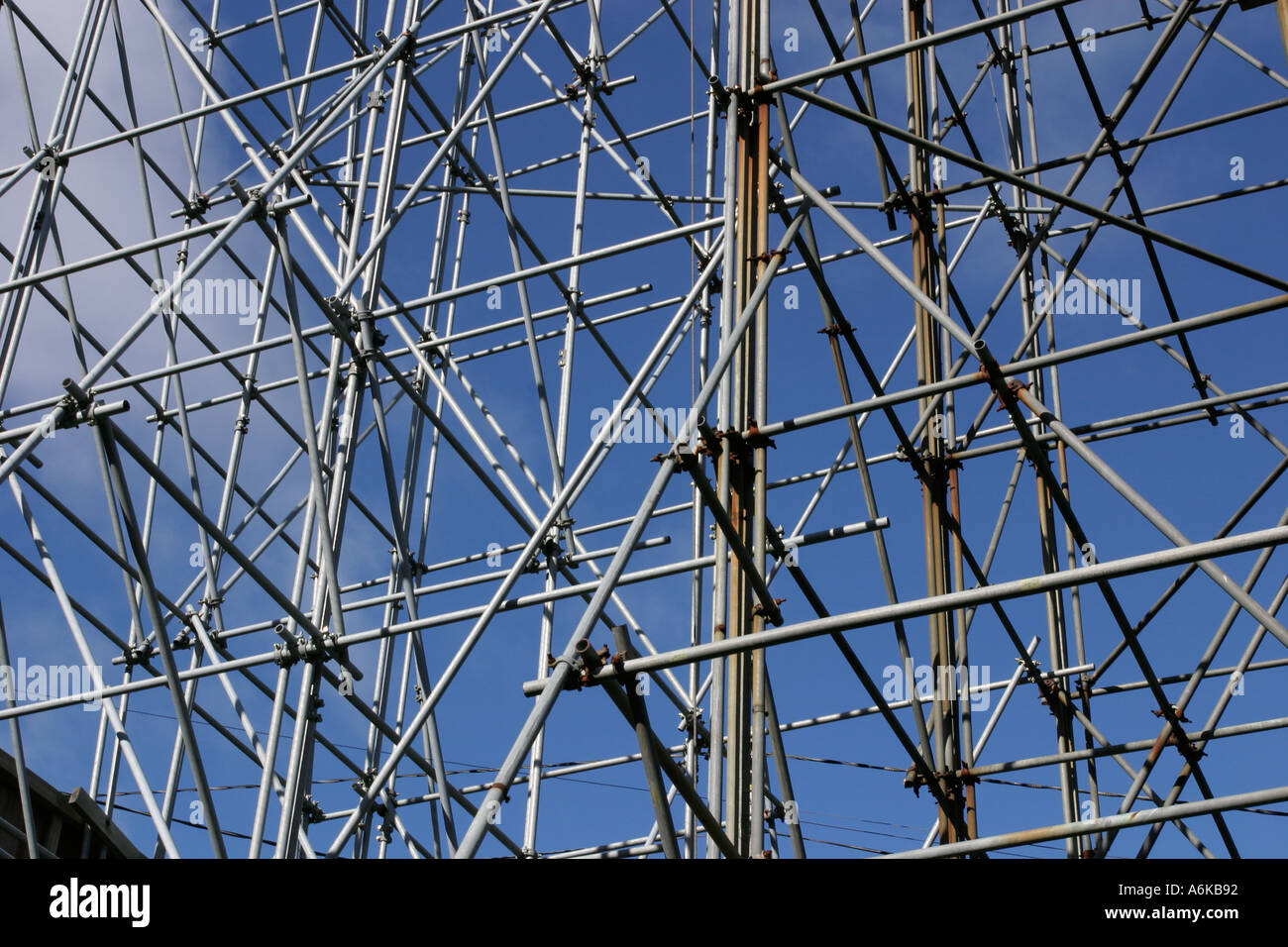 Metal maze hi-res stock photography and images - Alamy