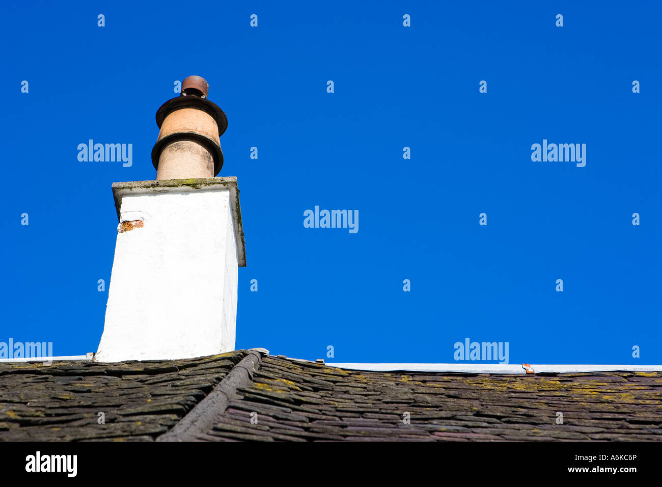 OLD SLATE ROOF AND CHIMNEY STACK Stock Photo - Alamy