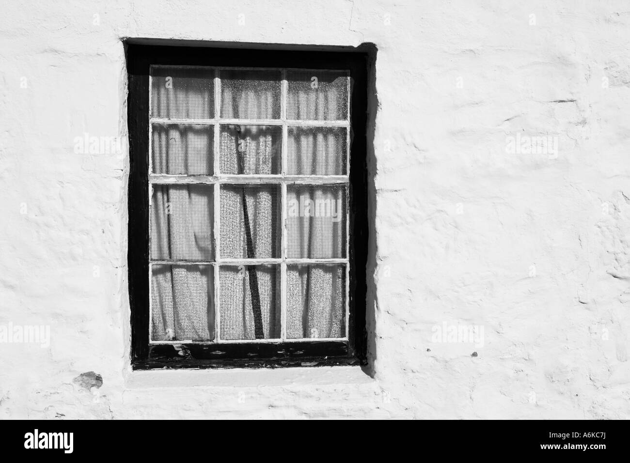 WINDOW IN A VERY OLD STONE COTTAGE WITH CURTAINS CLOSED Stock Photo - Alamy