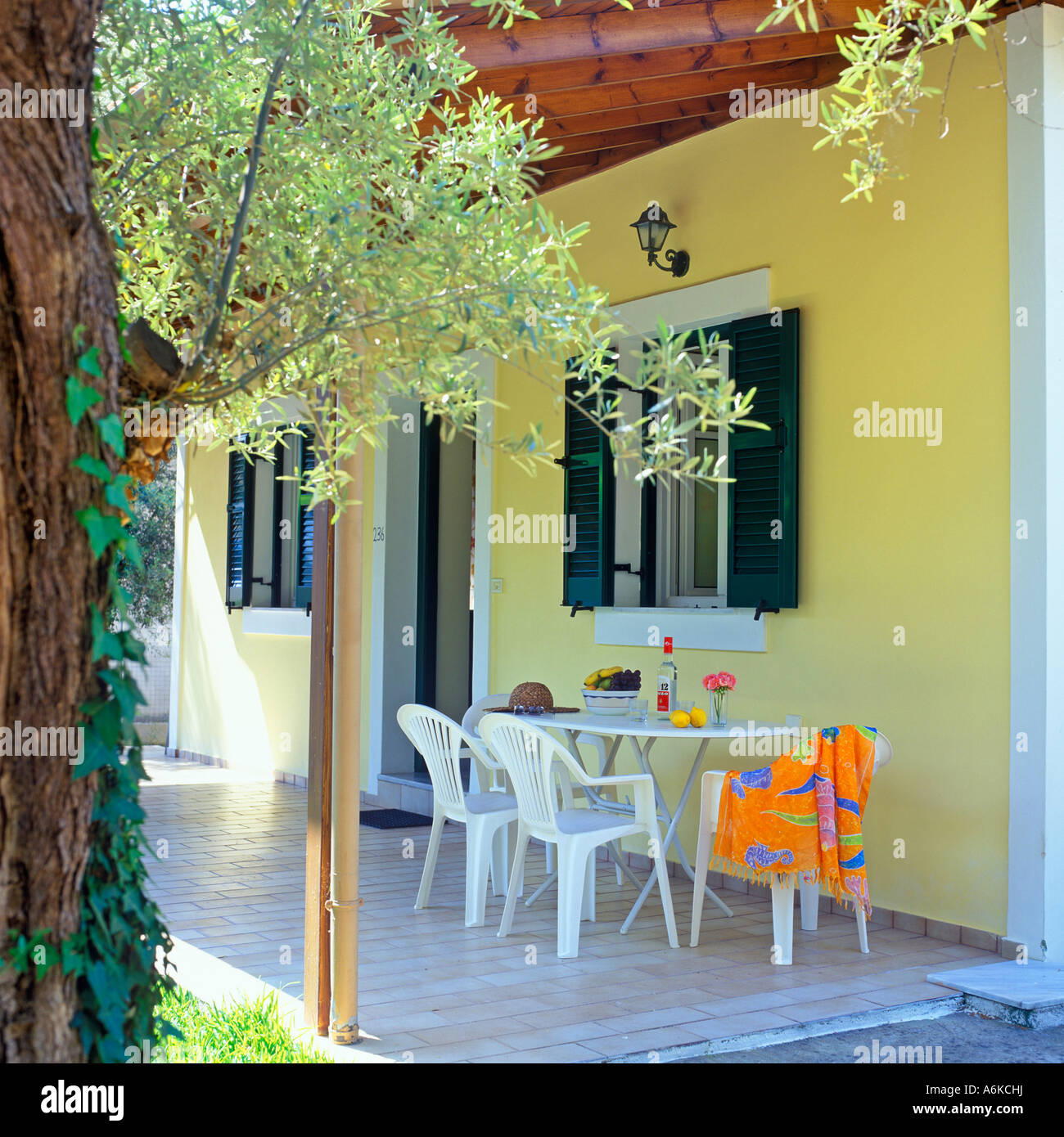 PATIO SCENE AT A SIMPLE VILLA IN GREECE Stock Photo - Alamy