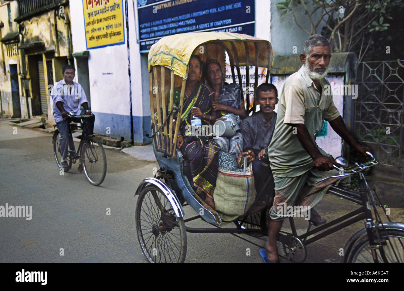 Rickshaw india village hi-res stock photography and images - Alamy