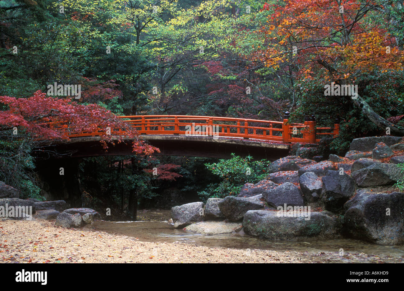 Japanese style foot bridge hi-res stock photography and images - Alamy