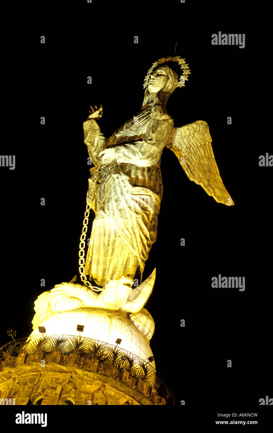 La Virgen del Quito atop El Panecillo Little Bread Loaf overlooking the ...