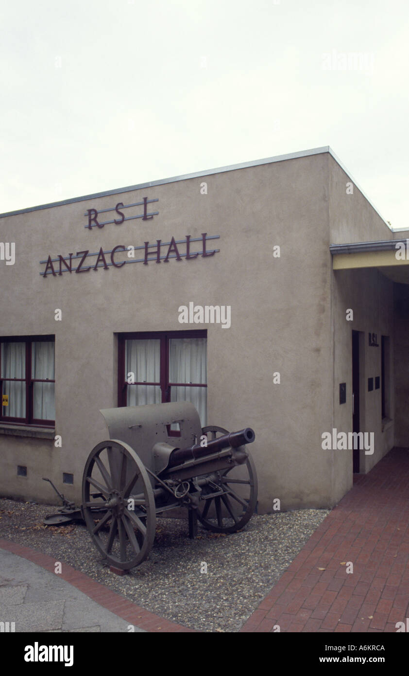 World war ii australian infantry hi-res stock photography and images ...