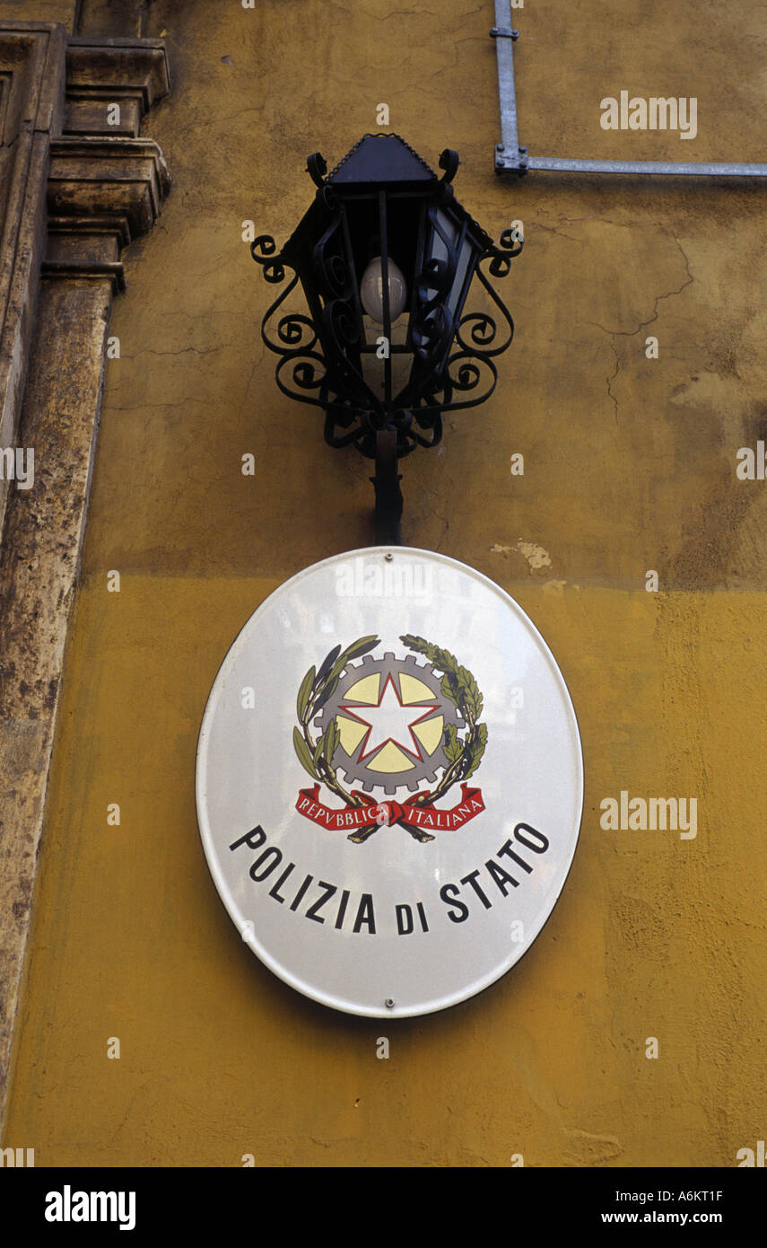 Carabinieri police station rome italy hi-res stock photography and ...