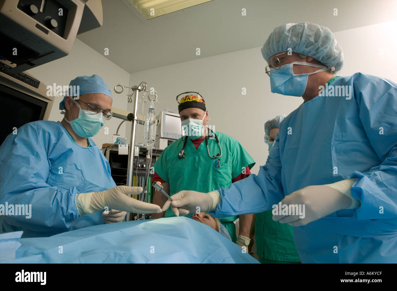 Nurses and doctors during surgery passing instruments Stock Photo - Alamy
