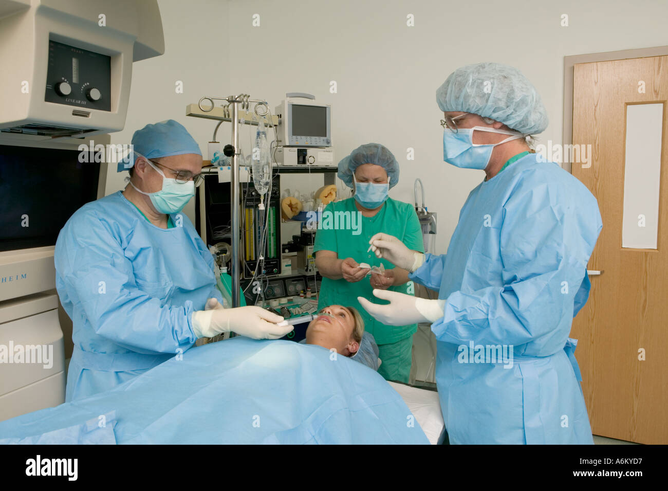 Nurses and doctors during surgery passing instruments Stock Photo - Alamy