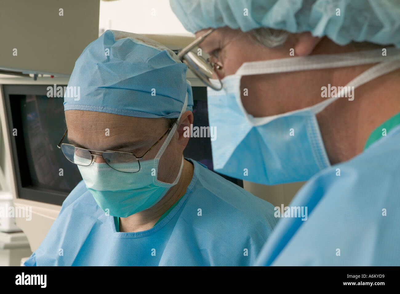 Nurses and doctors during surgery passing instruments Stock Photo - Alamy