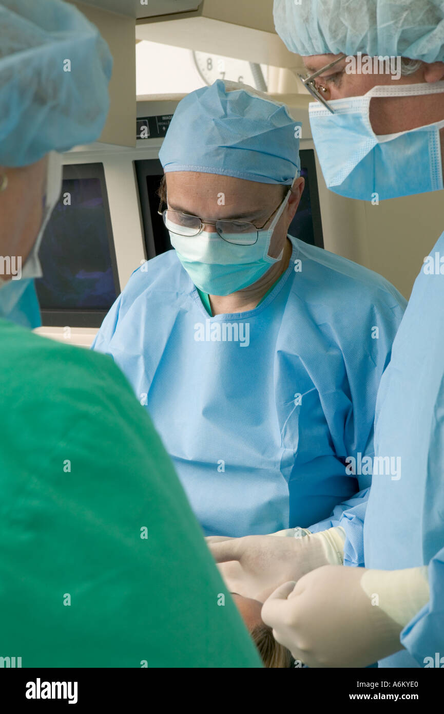 Nurses and doctors during surgery passing instruments Stock Photo - Alamy