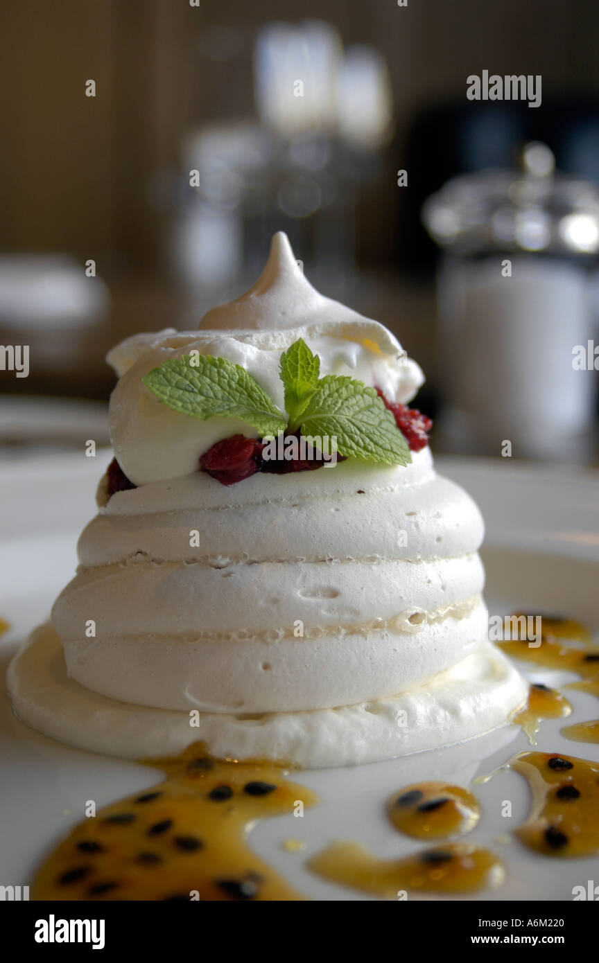Pudding Pavalova Stock Photo - Alamy