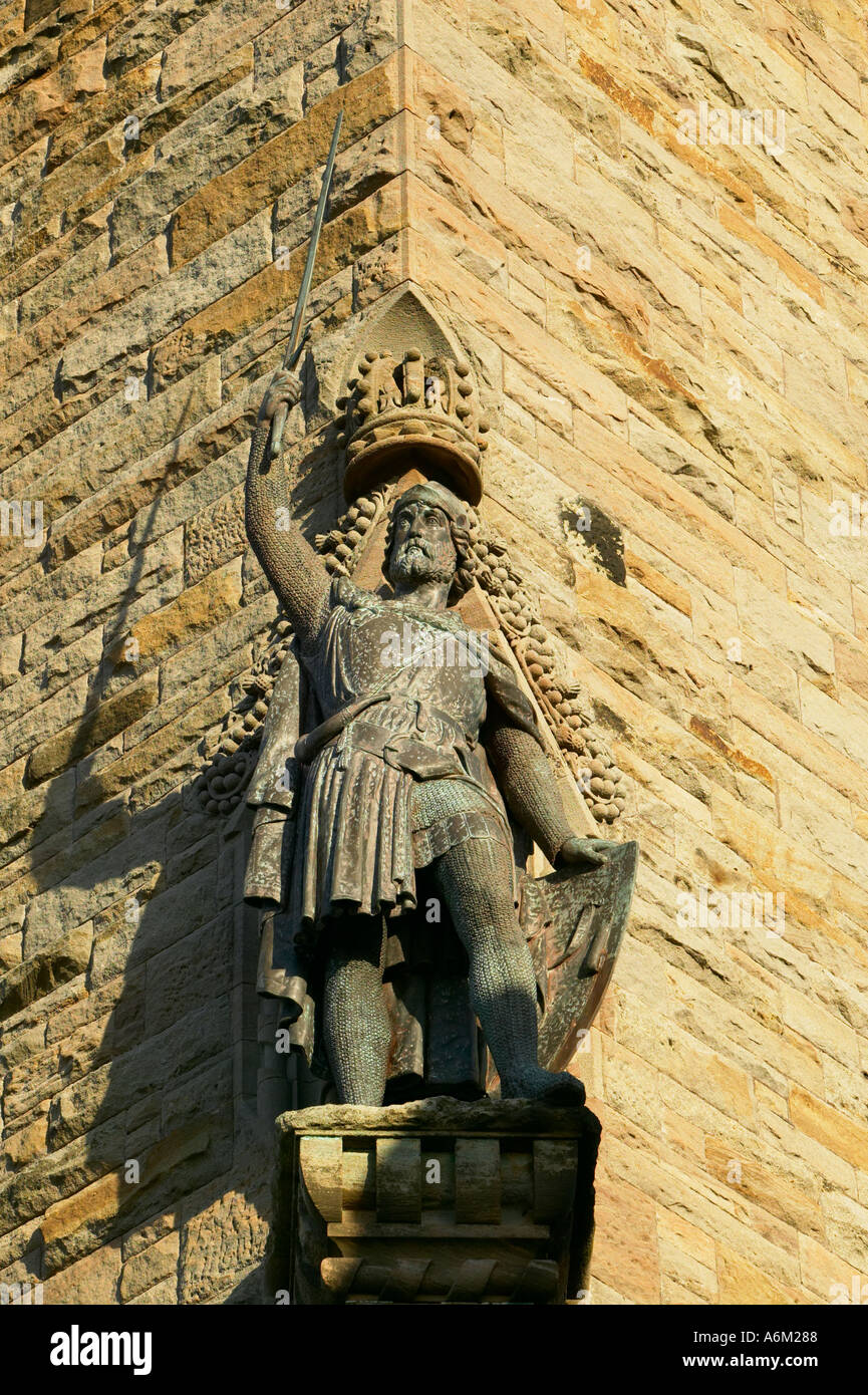 The National Wallace Monument. Statue of Sir William Wallace at ...