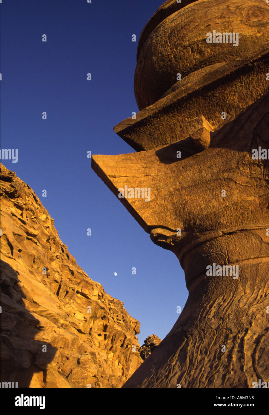 Monastery urn facade at Petra Stock Photo - Alamy