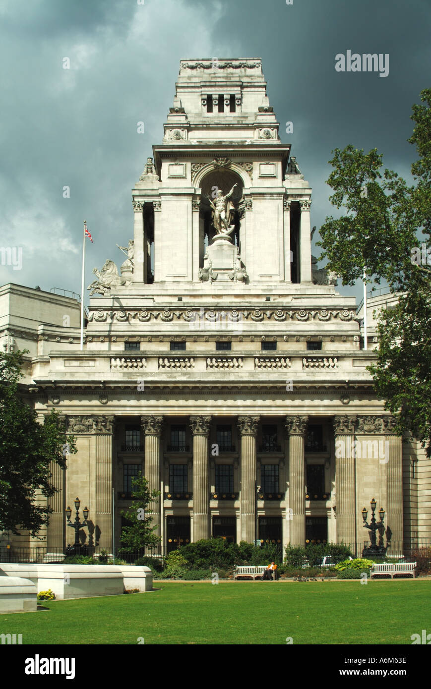 Tower Hill number 10 ten Trinity Square Stock Photo - Alamy