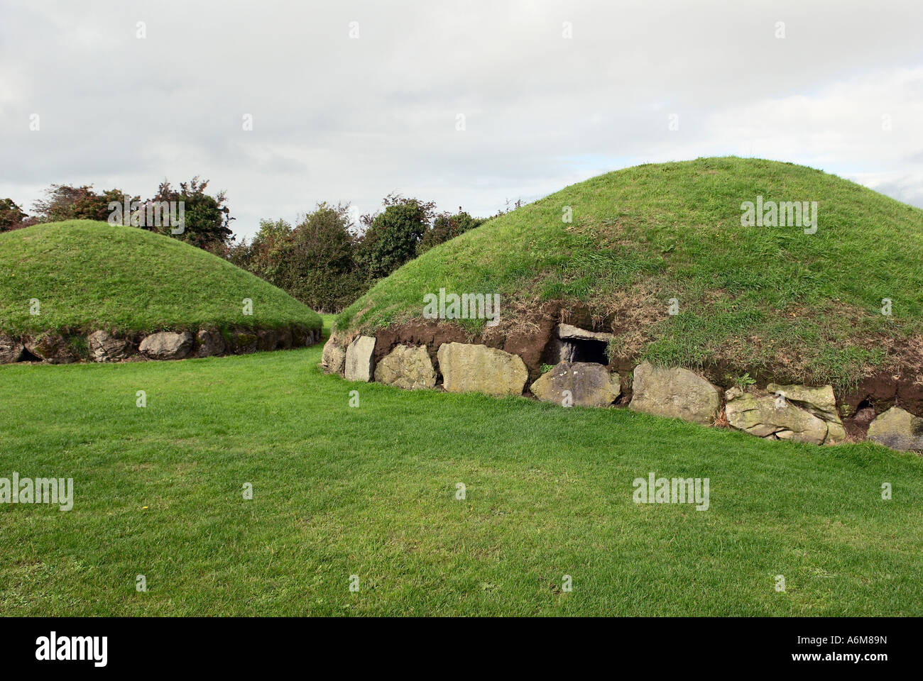 Burial mounds hi-res stock photography and images - Alamy