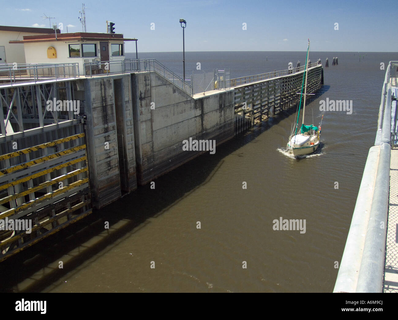 Lake okeechobee boat entering lock hi-res stock photography and images ...
