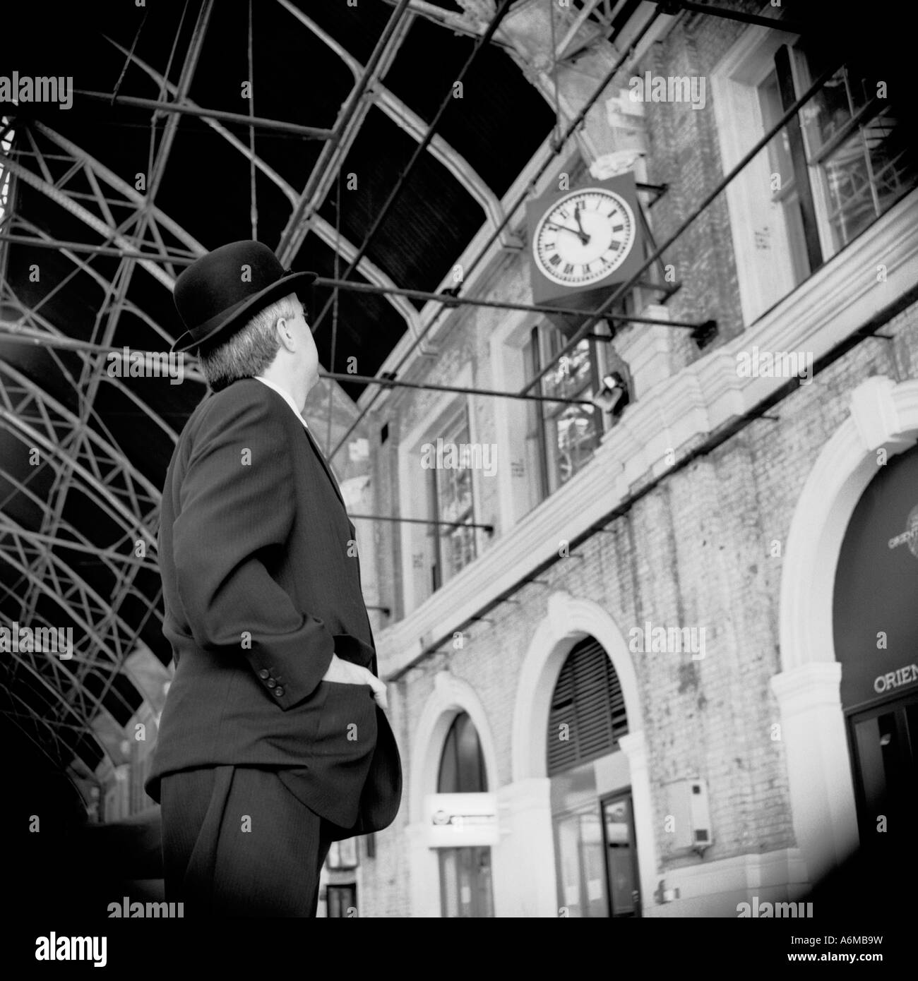 Clock and train platform Black and White Stock Photos & Images - Alamy