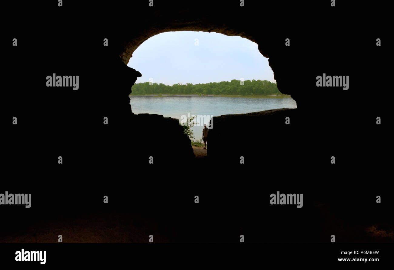 Entrance to the cave at Cave in Rock State Park along the Ohio River at ...