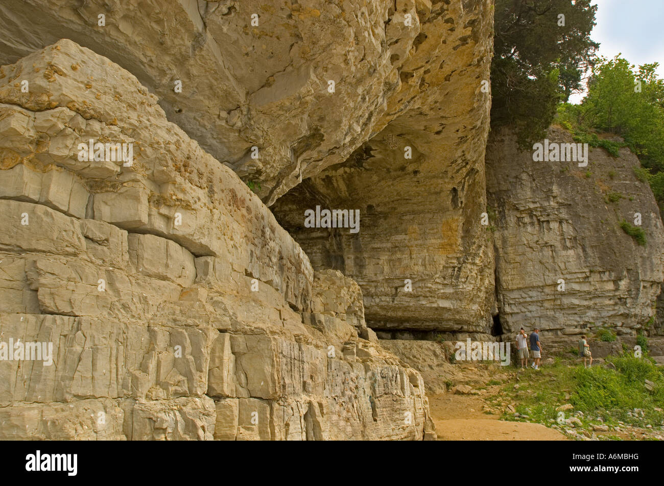 Entrance to the cave at Cave in Rock State Park along the Ohio River at ...