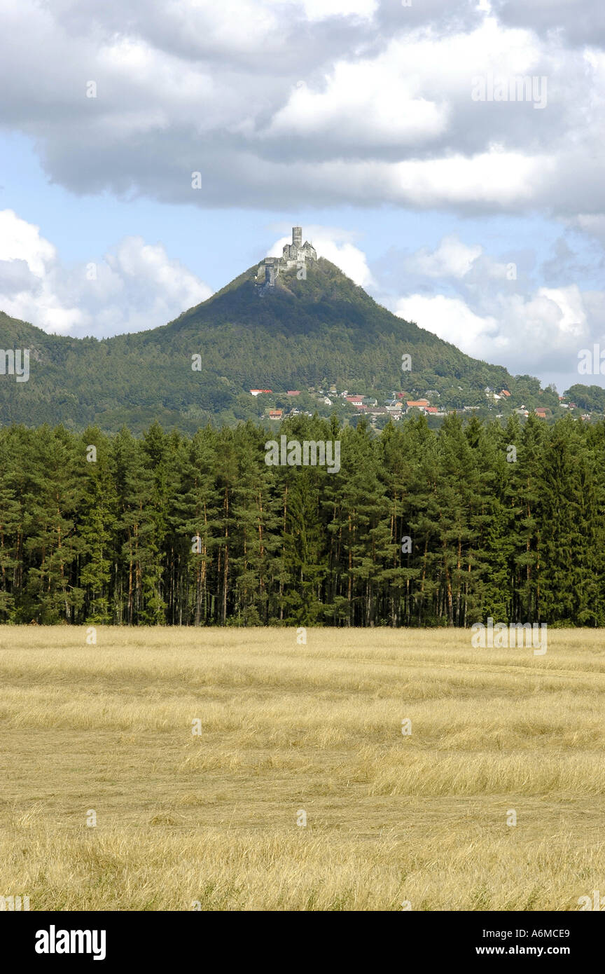 Devastated castle hi-res stock photography and images - Alamy