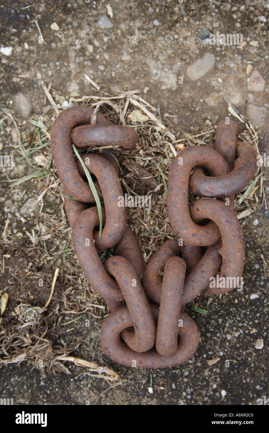 A RUSTY PIECE OF CHAIN ON A STONE BLOCK BAPD1052 Stock Photo - Alamy