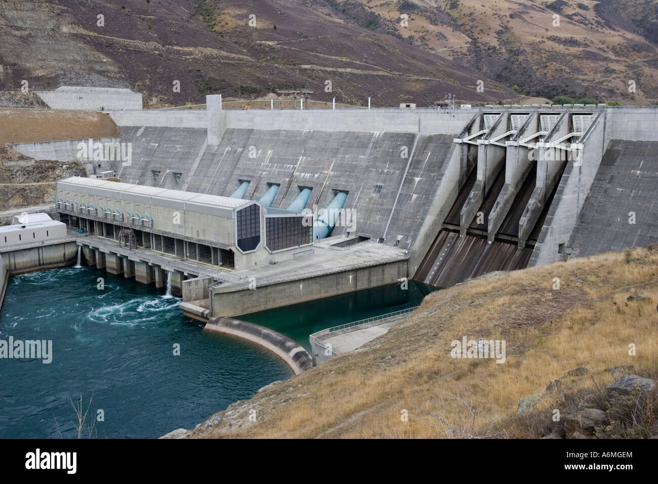 View of Clyde hydroelectric dam and Lake Dunstan on Clutha River near ...