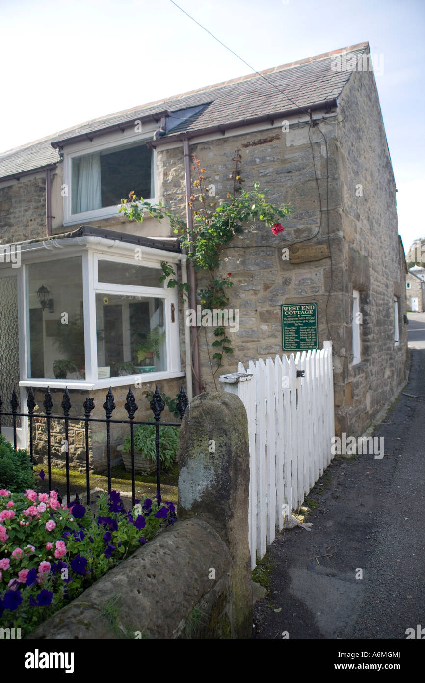 West end Cottage in Eyam, Derbyshire, England Stock Photo - Alamy