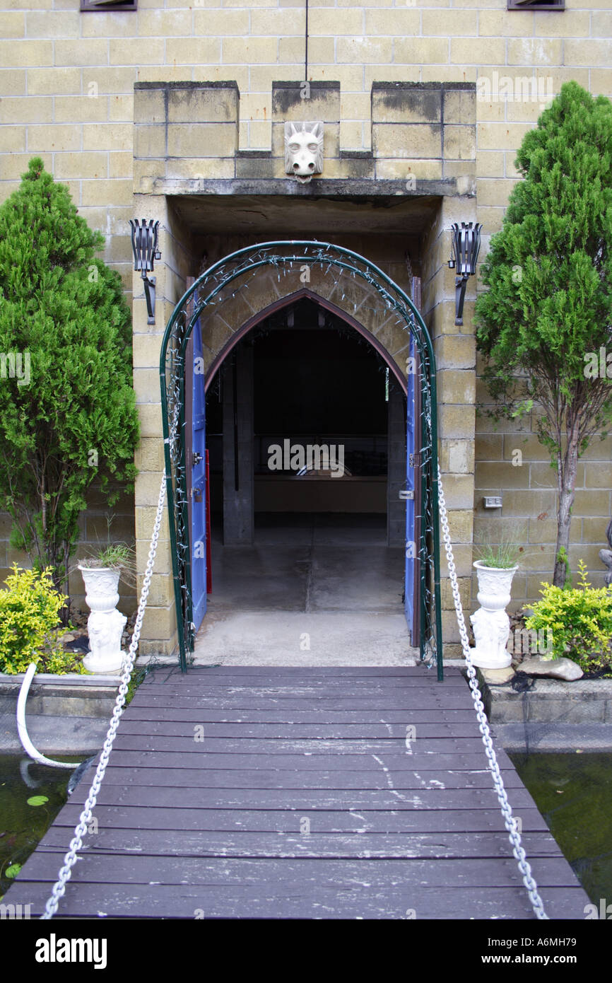 A DRAWBRIDGE AT A MEDIEVAL CASTLE BAPD936 Stock Photo - Alamy