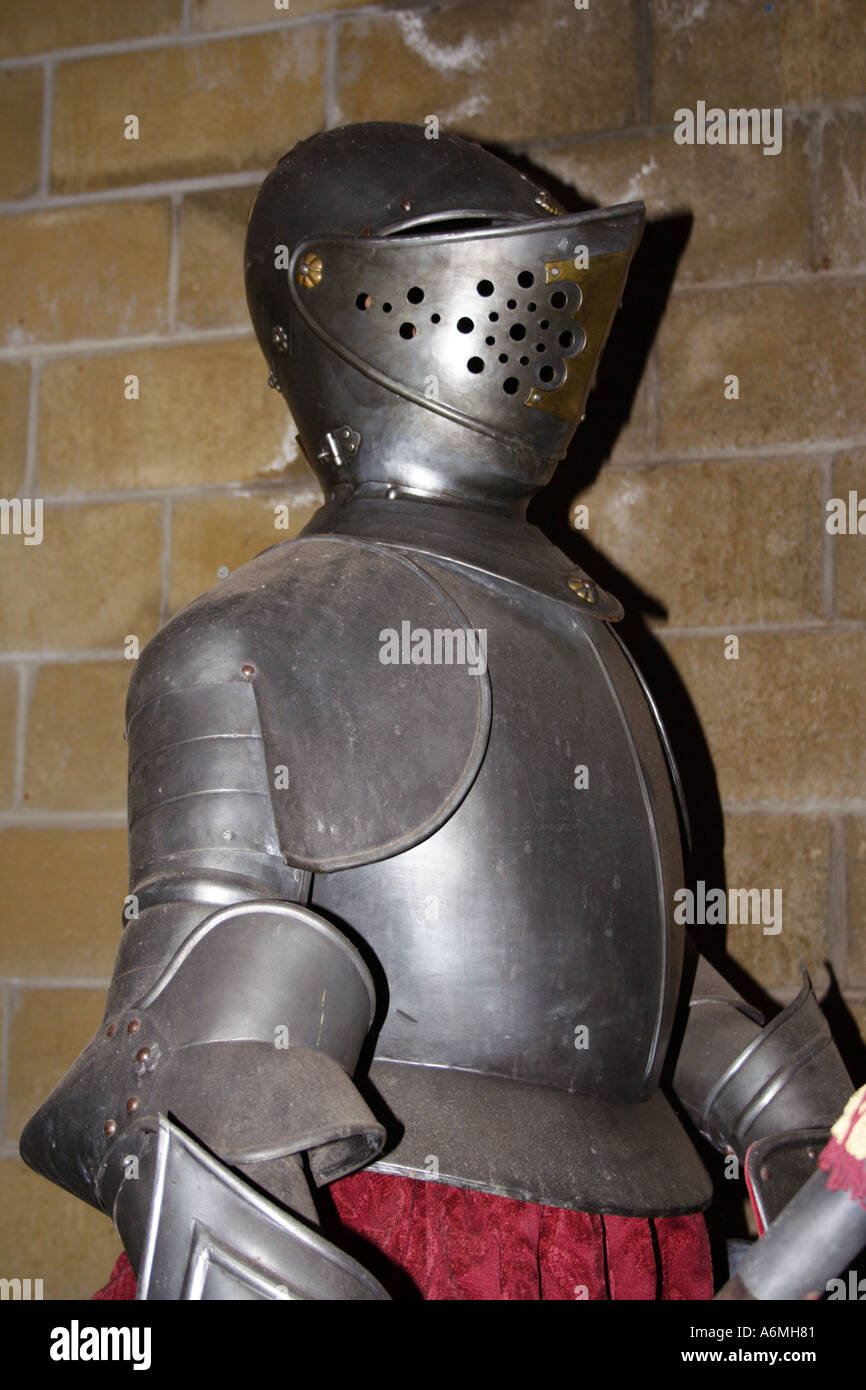 SWORDS AND ARMOUR MEDIEVAL TIMES BAPD939 Stock Photo - Alamy