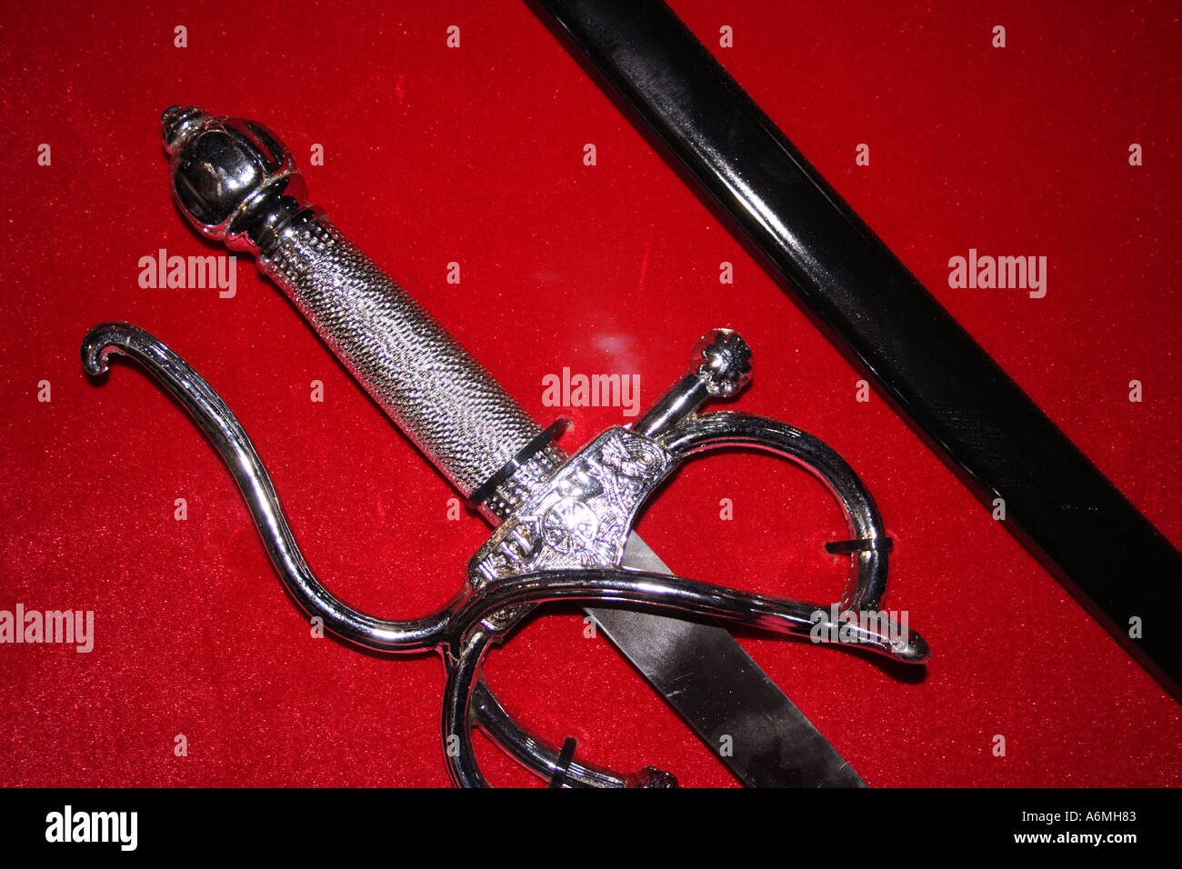 SWORDS AND ARMOUR MEDIEVAL TIMES BAPD940 Stock Photo - Alamy