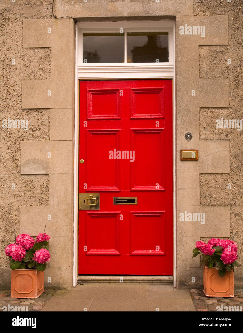 Red front door Stock Photo - Alamy