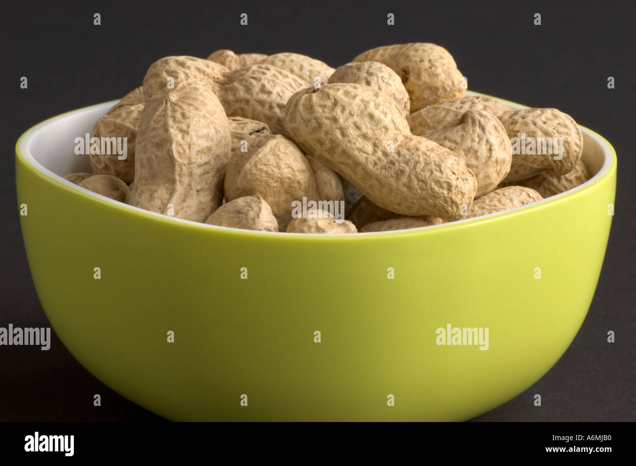 Peanuts monkey nuts in a bowl Stock Photo - Alamy