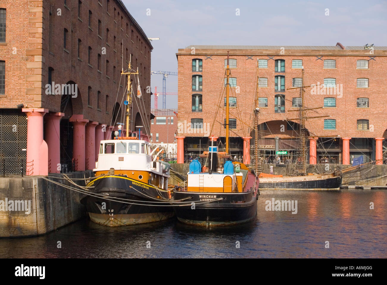 Liverpool tug boats hi-res stock photography and images - Alamy