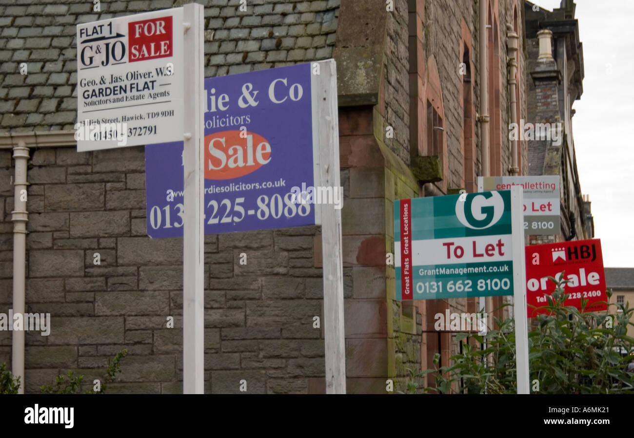 House for sale sign scotland hi-res stock photography and images - Alamy