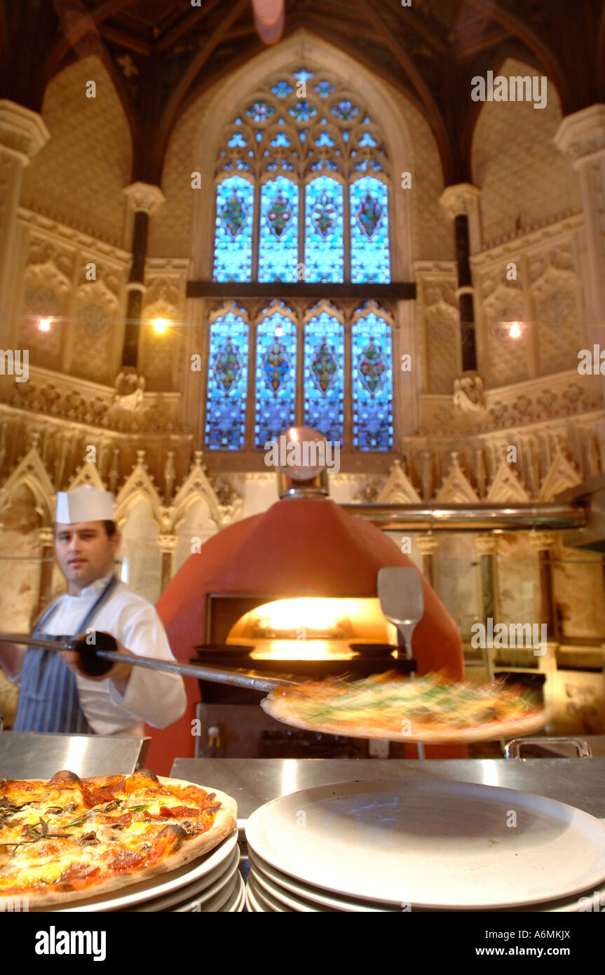 Pizza oven restaurant tables hi-res stock photography and images - Alamy