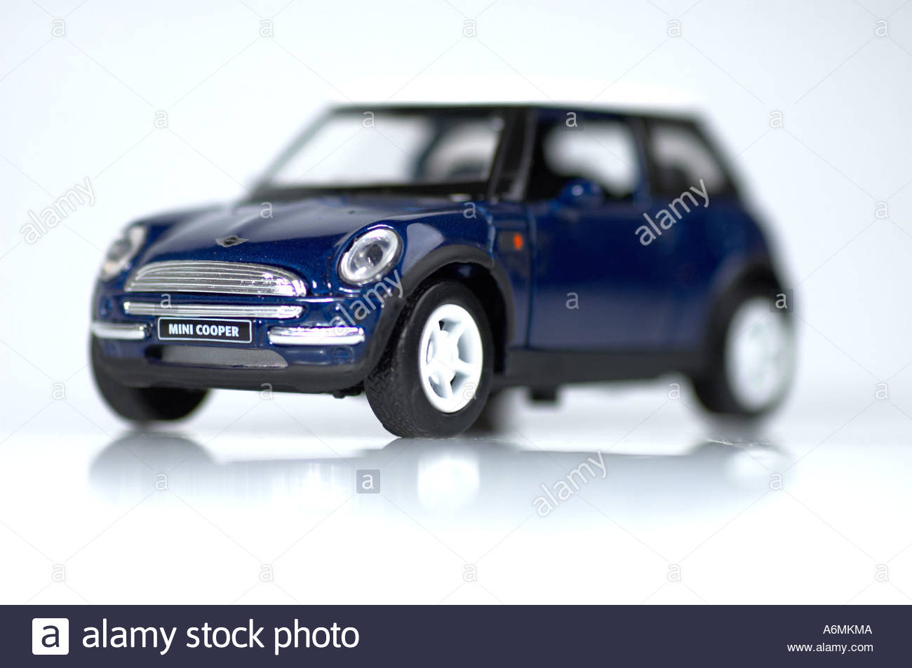Iconic blue mini cooper hi-res stock photography and images - Alamy