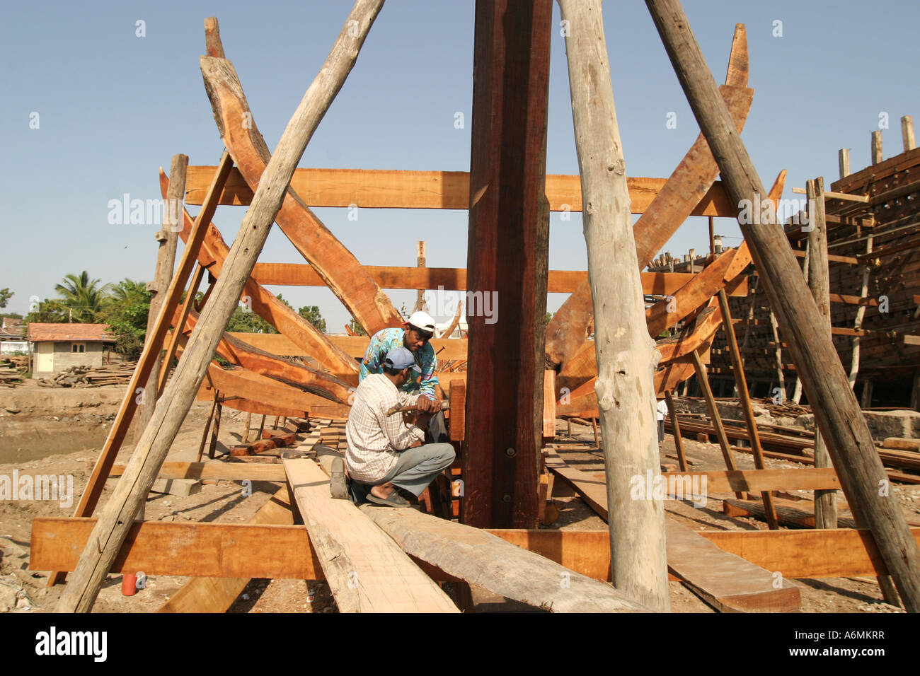 Dhow building at Mandvi Port on the Rukmavati RIver,in Gujarat India ...