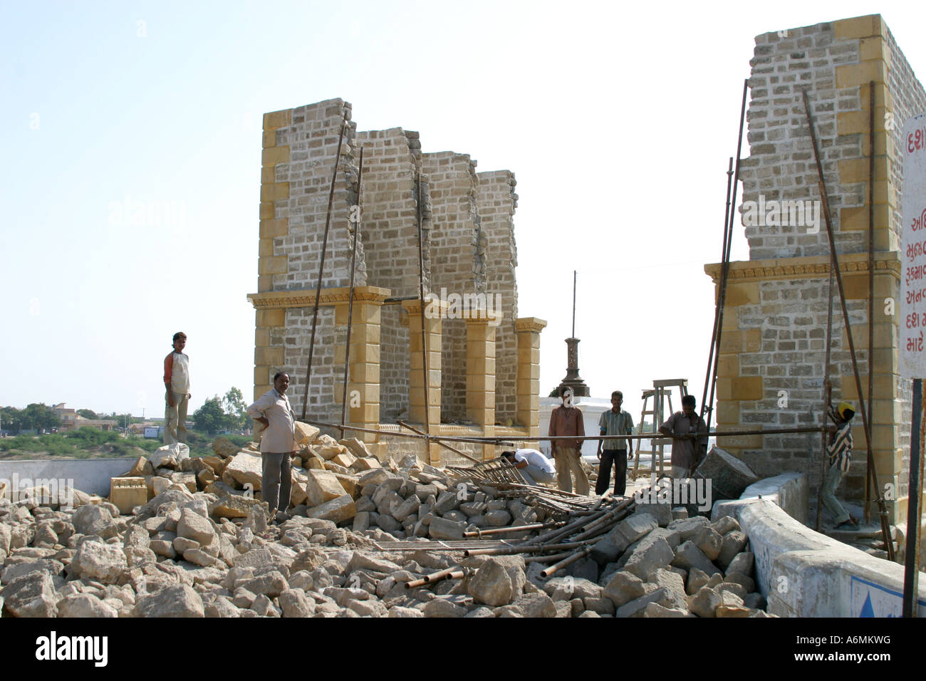 Earthquake damage in bhuj hi-res stock photography and images - Alamy